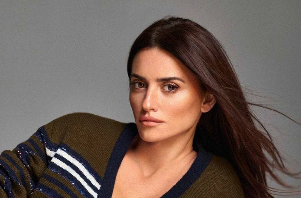 Penélope Cruz Hot Bikini Pictures Looking Too Sexy Her Eyes Color